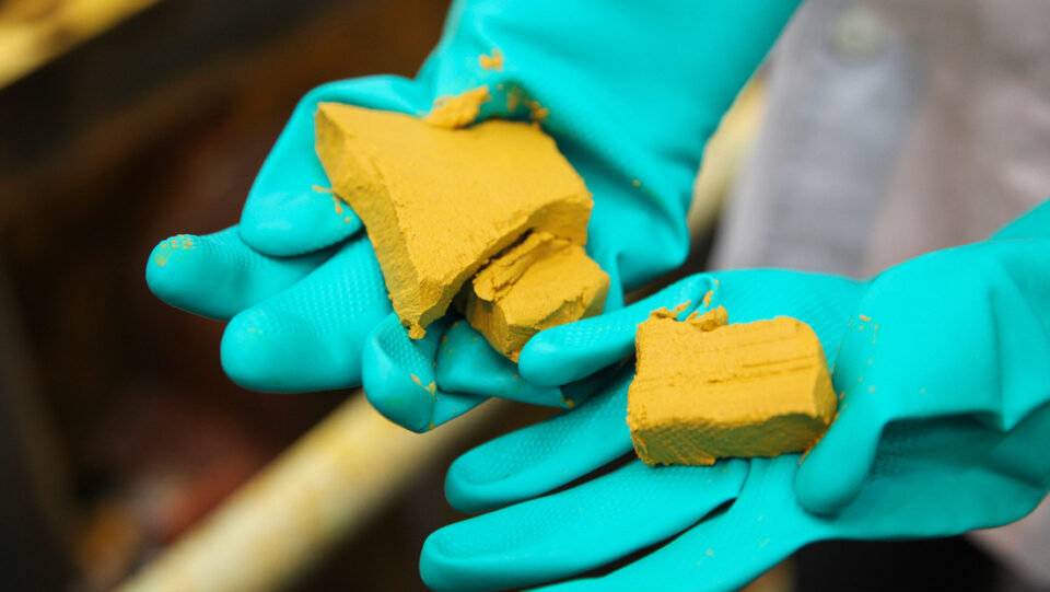 El precio del uranio toca su máximo en 12 años, en medio del ...